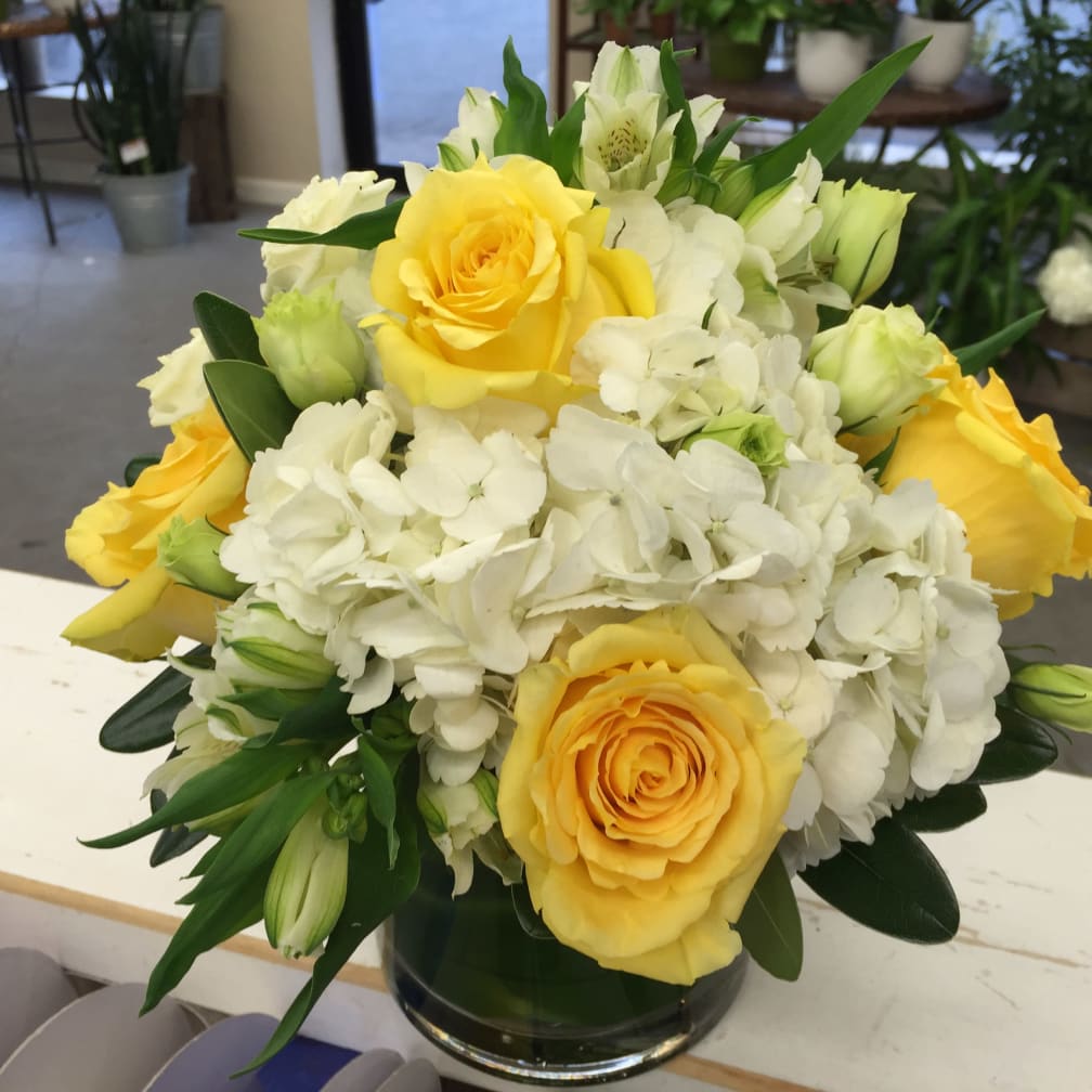 Medway Florist | Flower Delivery by Luna's Flower Shop