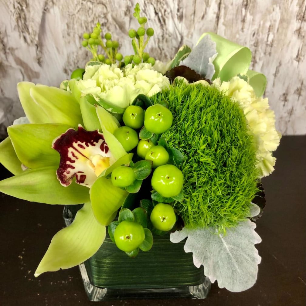 Studio City Florist | Flower Delivery by Dee's Flowers