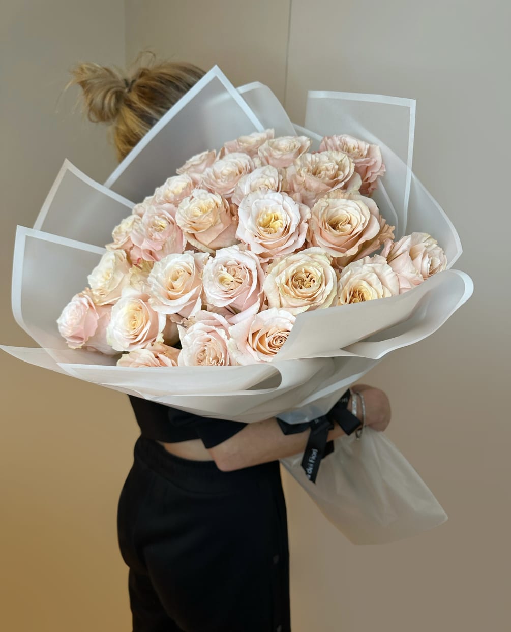 Pink Champagne Roses by Casa dei Fiori