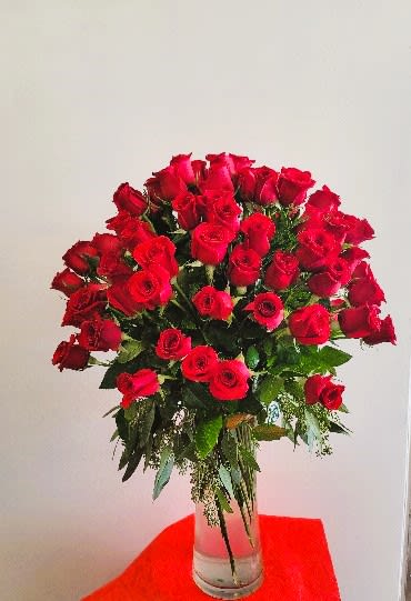 100 RED ROSES TALL VASE by Xochitl Flowers & Gifts