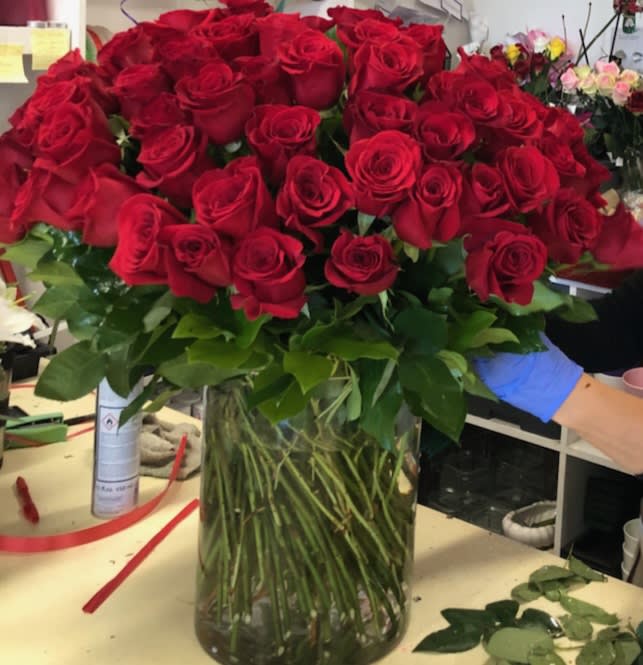 100 roses by Flowers4You