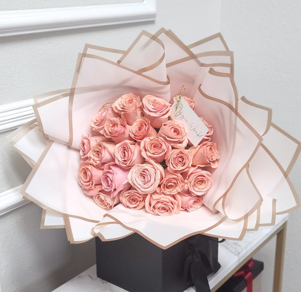 Pink Ramo Buchon 25 Wrapped in Pink by Magic World