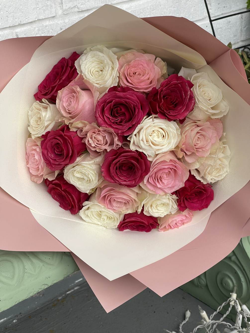 The triple color elegante ramo bouchon by Jardin D’eden Florist