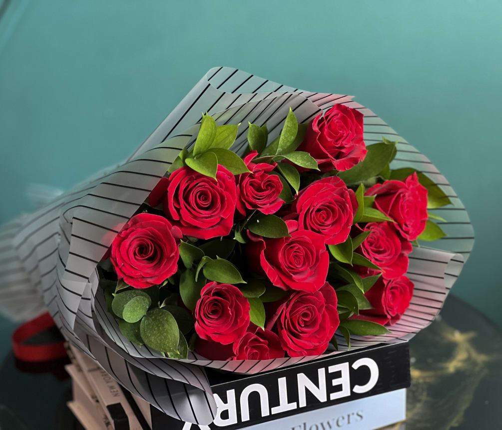 Dozen Red Roses bouquet by Luxury Flowers Miami