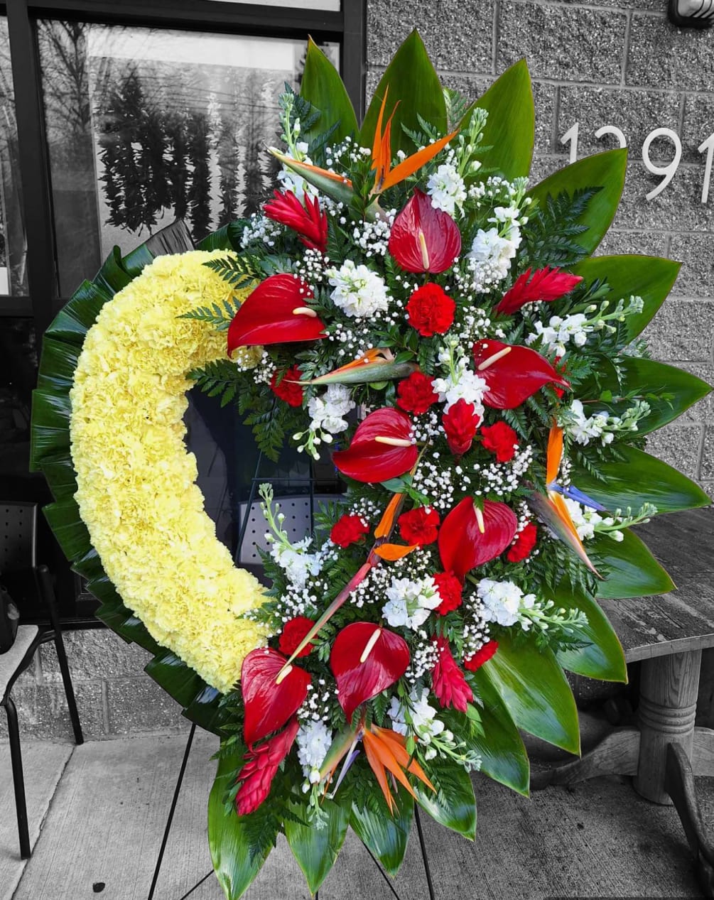 Tropical heart sympathy arrangment by Leiz & Floralz by Honeyz