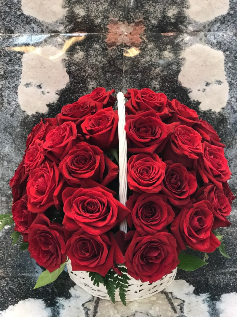 3 Dozen Red Rose Basket in Fort Lauderdale, FL | Victoria Park Flower ...
