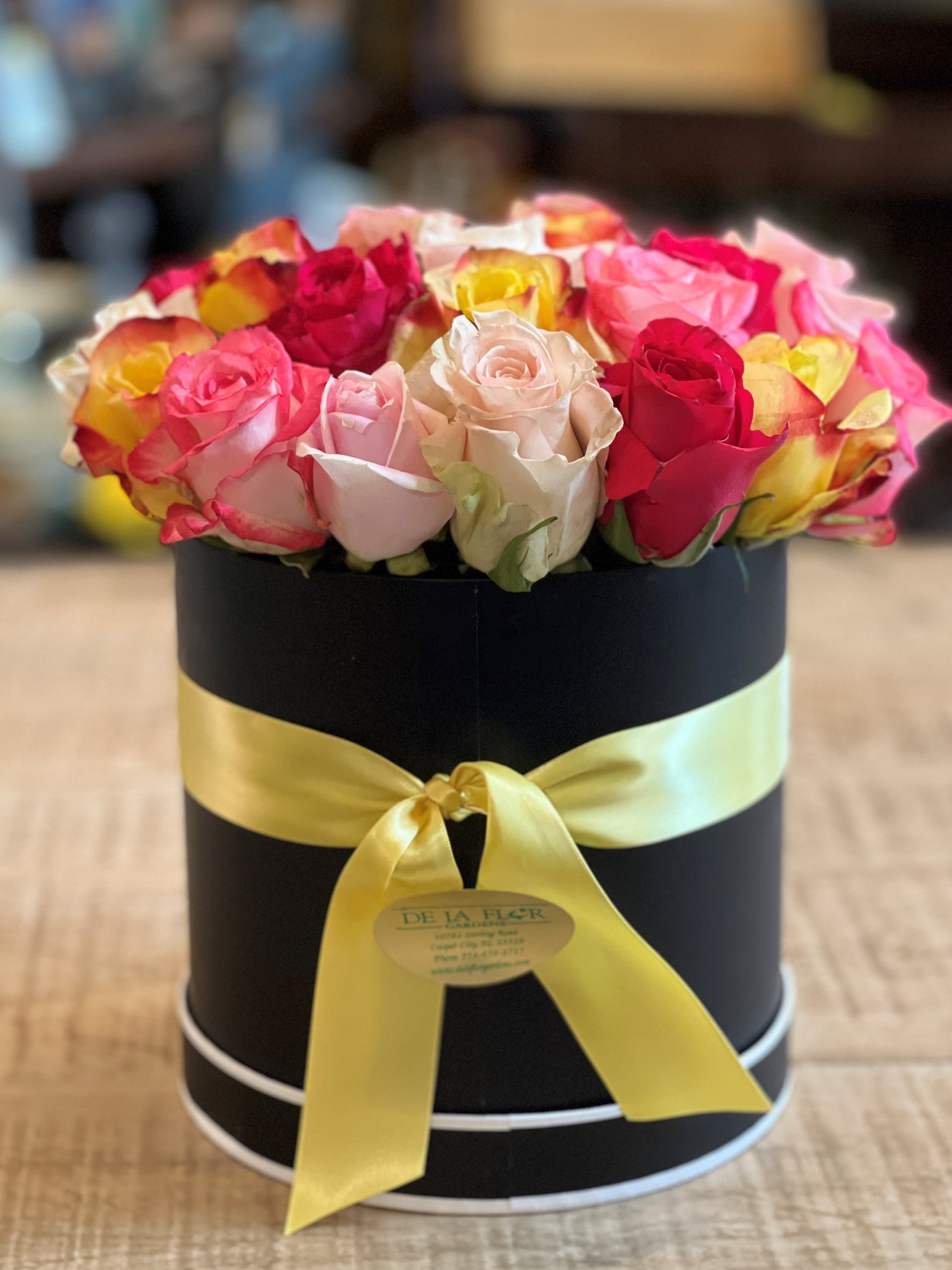 Deluxe Mixed Color Rose Hatbox in Cooper City, FL | De La Flor Florist ...