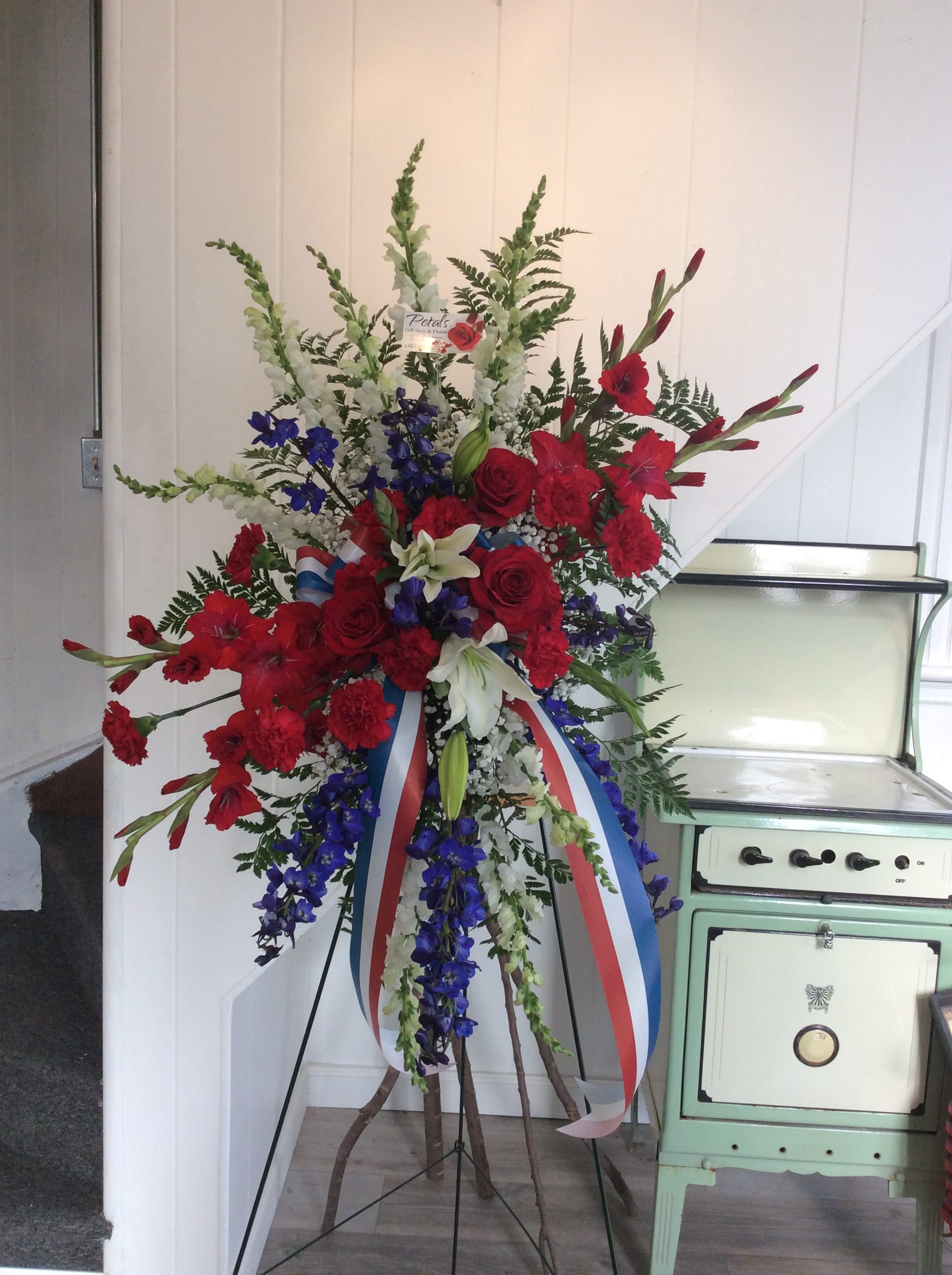 Safeer Desta: Navy Blue Funeral Flowers / Blue And White Roses Casket ...