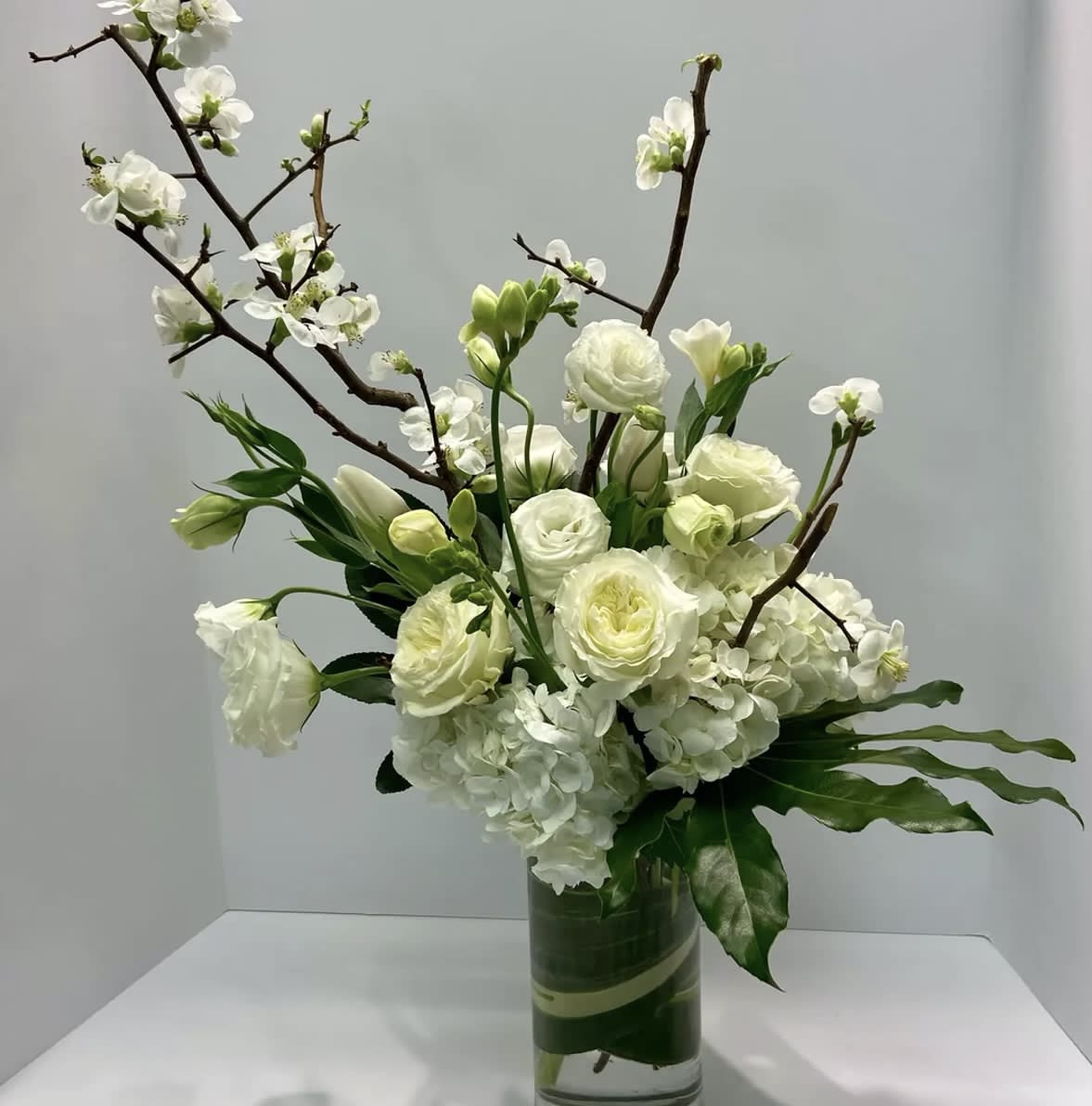 Modern white flowers by Noble Garden