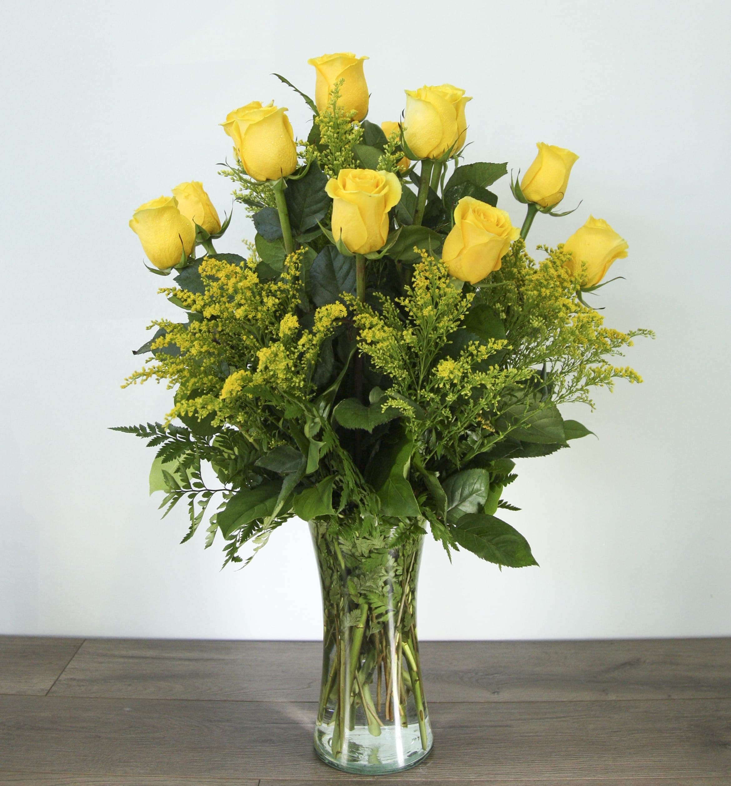 A Dozen Sunny Roses (EXP 19) in Placentia, CA | Expressions Florist