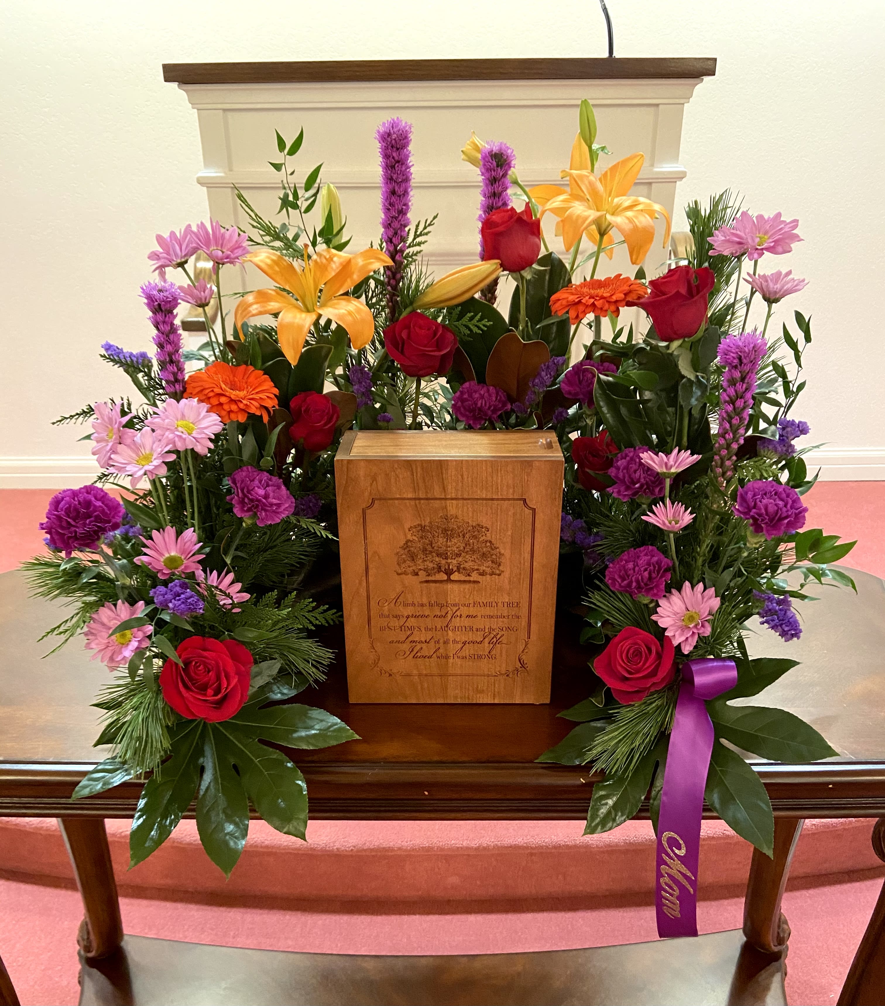 Memorial urn in Pratt, KS | The Flower Shoppe