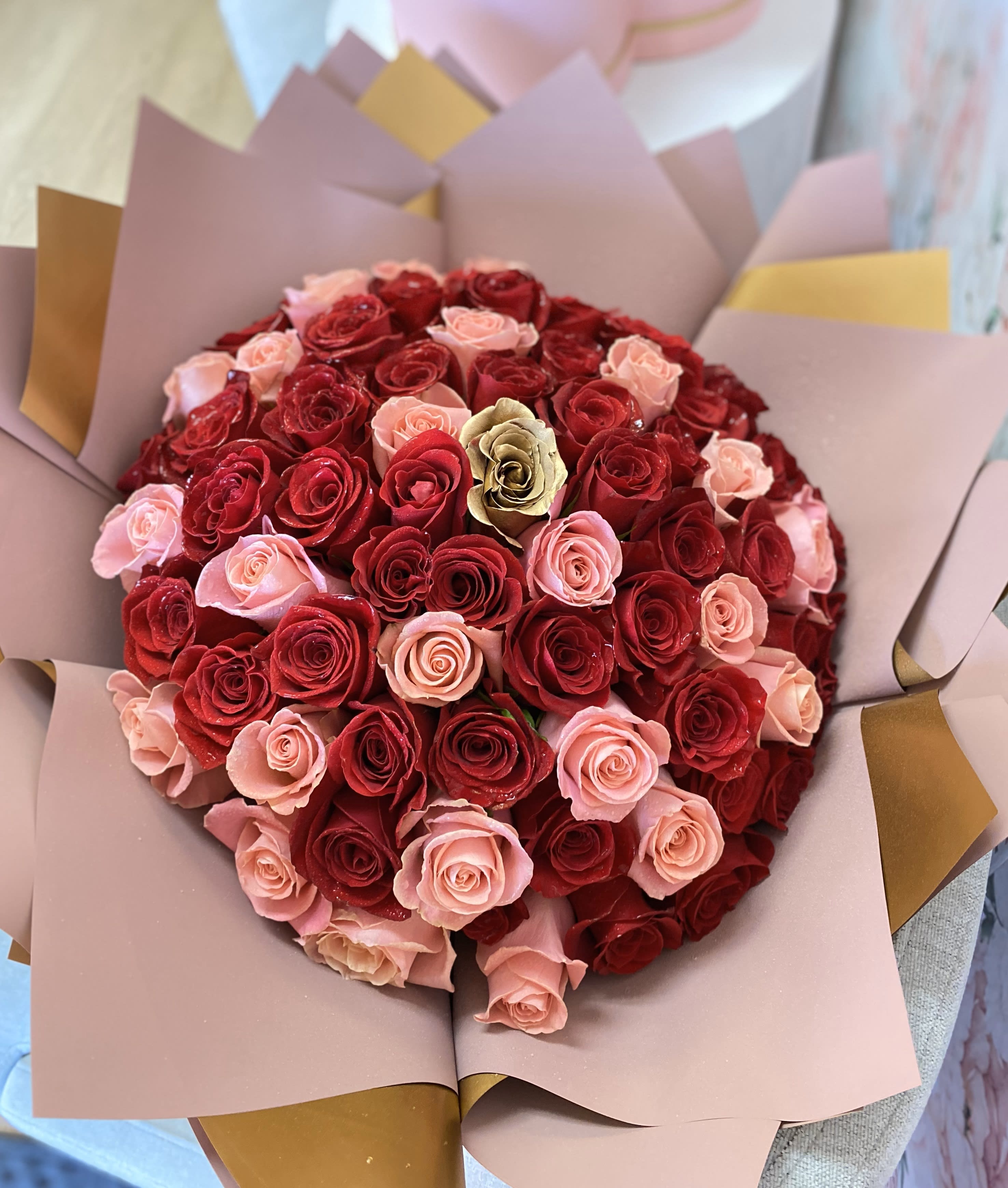 Ramo Buchon 75 Pink and Red roses by Coko Berry