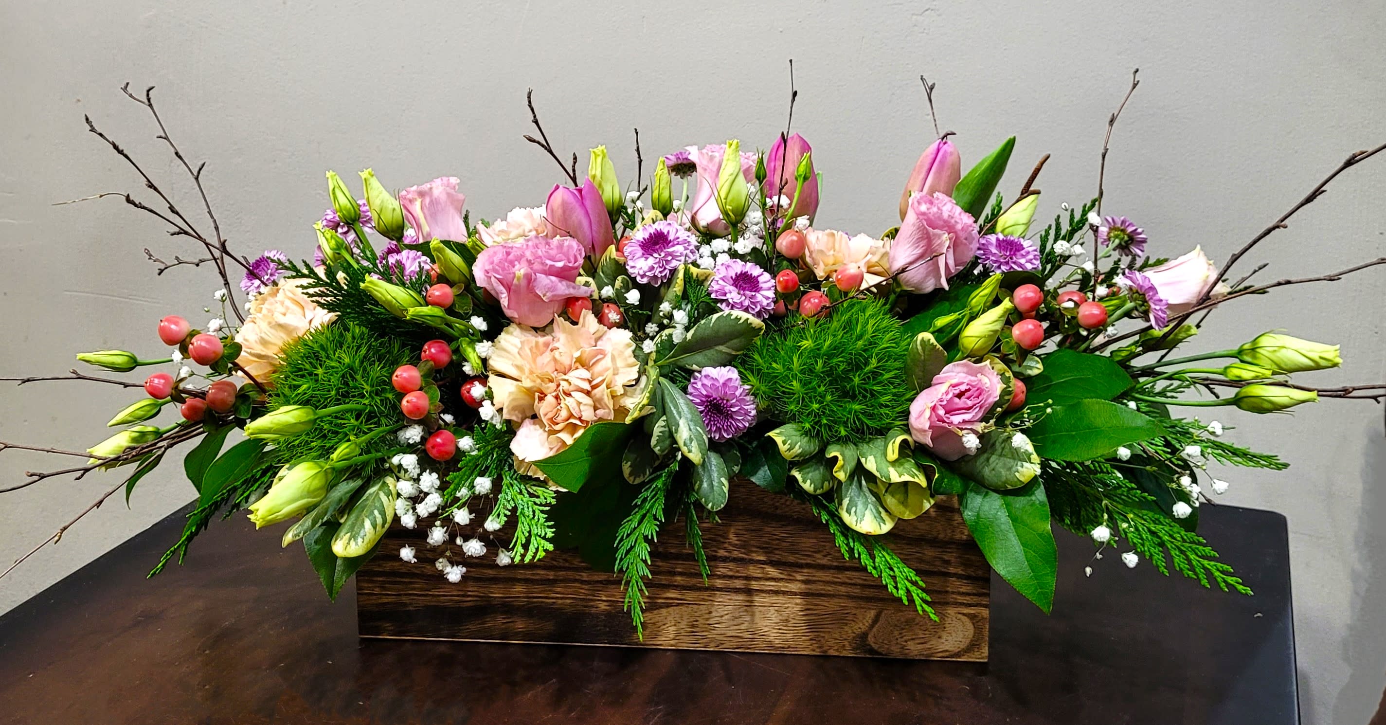 Modern Horizontal Flower Arrangement | Best Flower Site