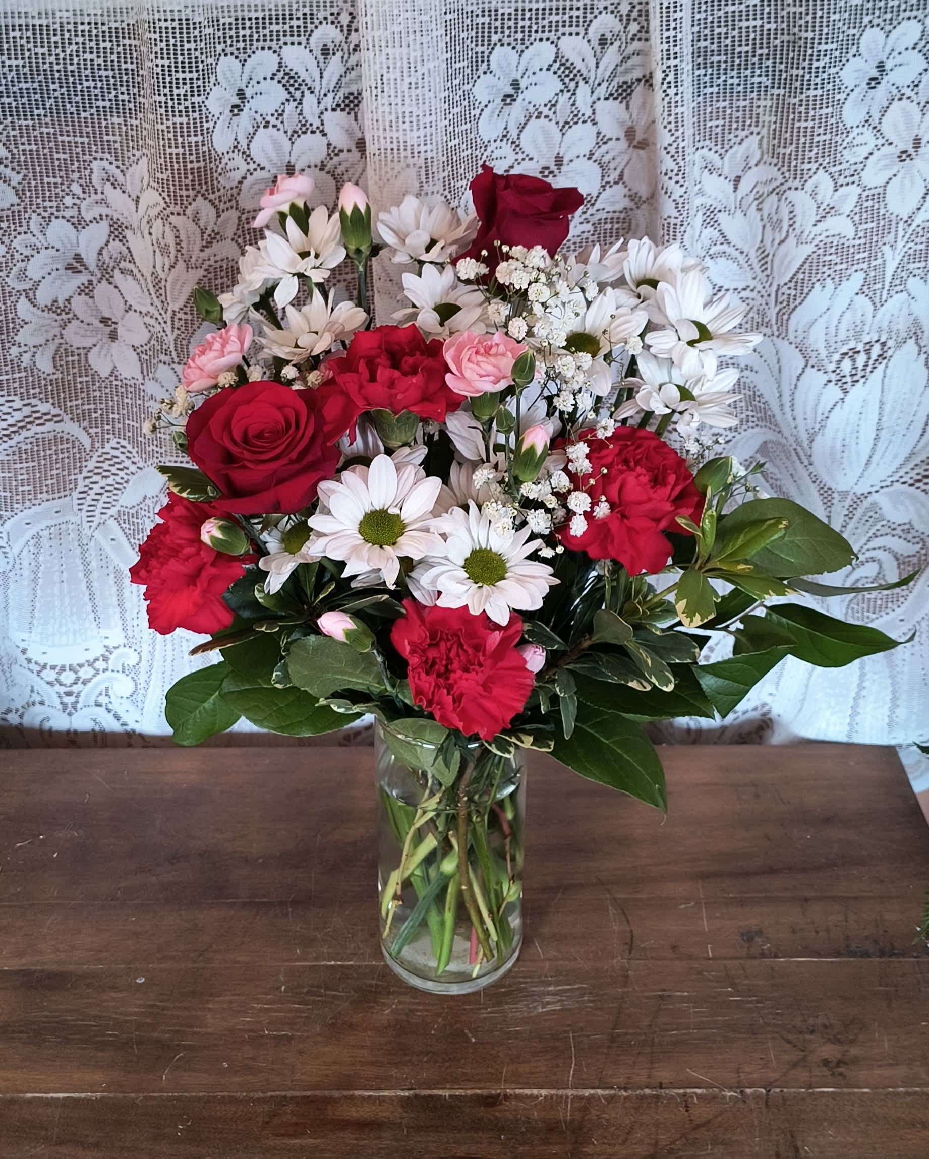 Kiss in Downing, WI | Flowers By Nicole