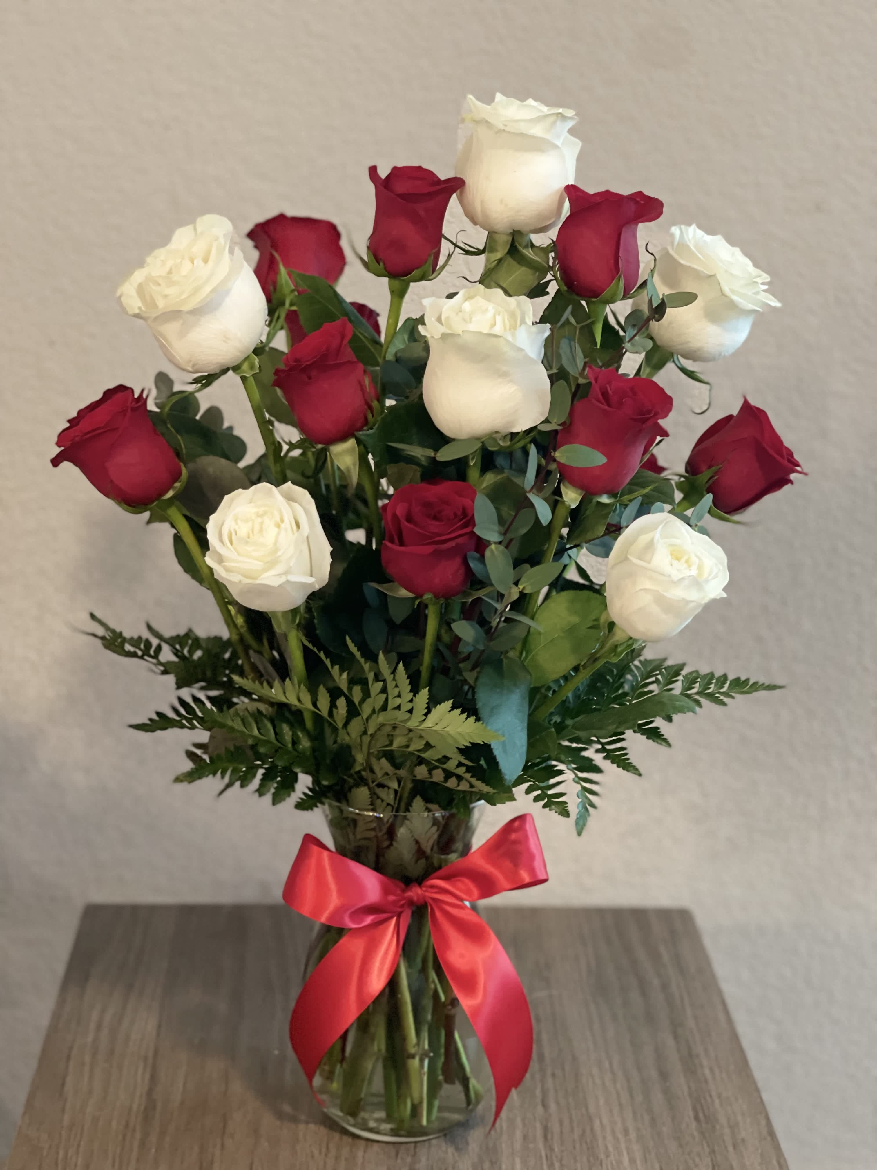 Lovely combination of roses by Gigi's Flowers and Gifts