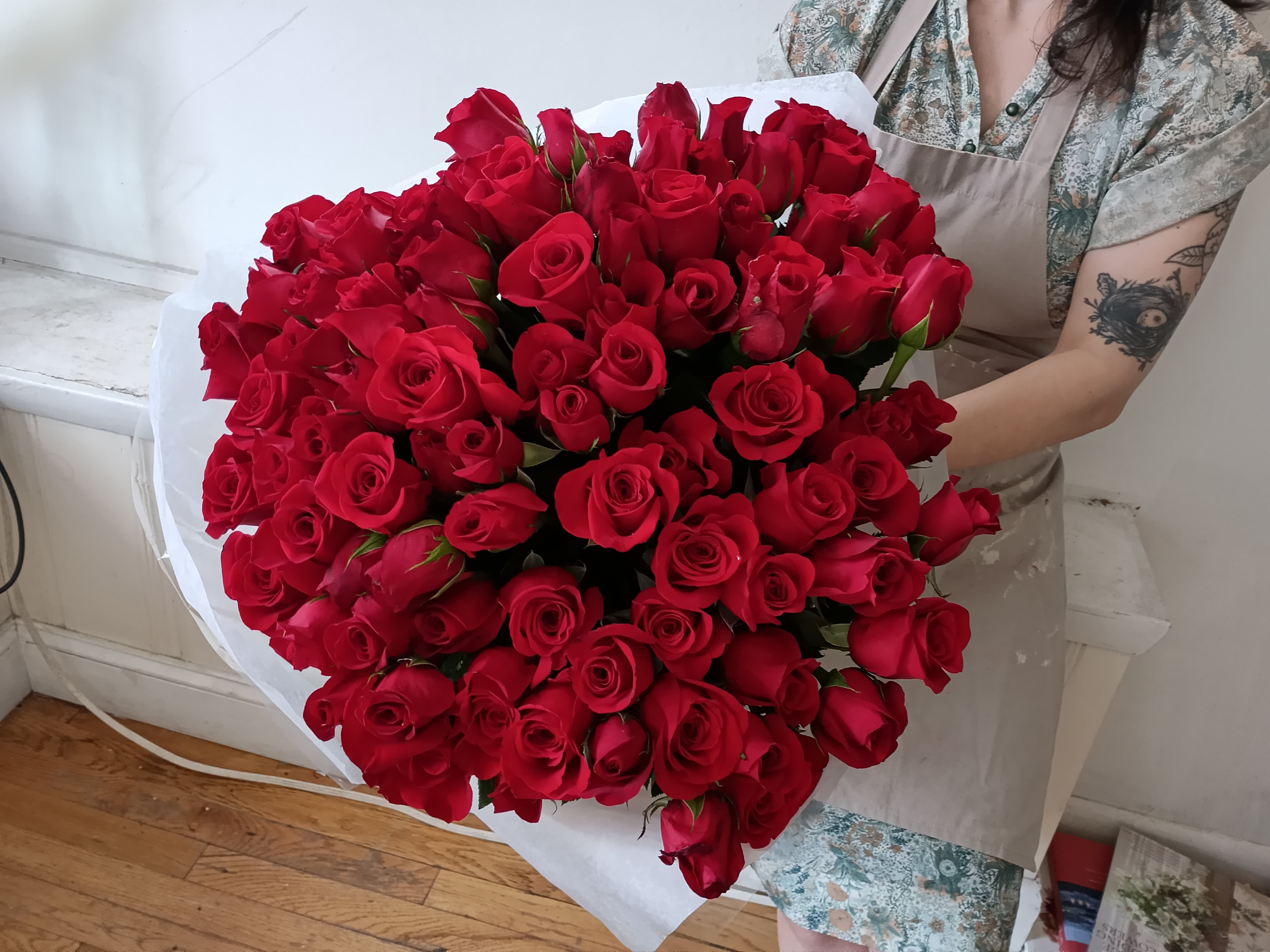 100 red roses by Elena's Flowers