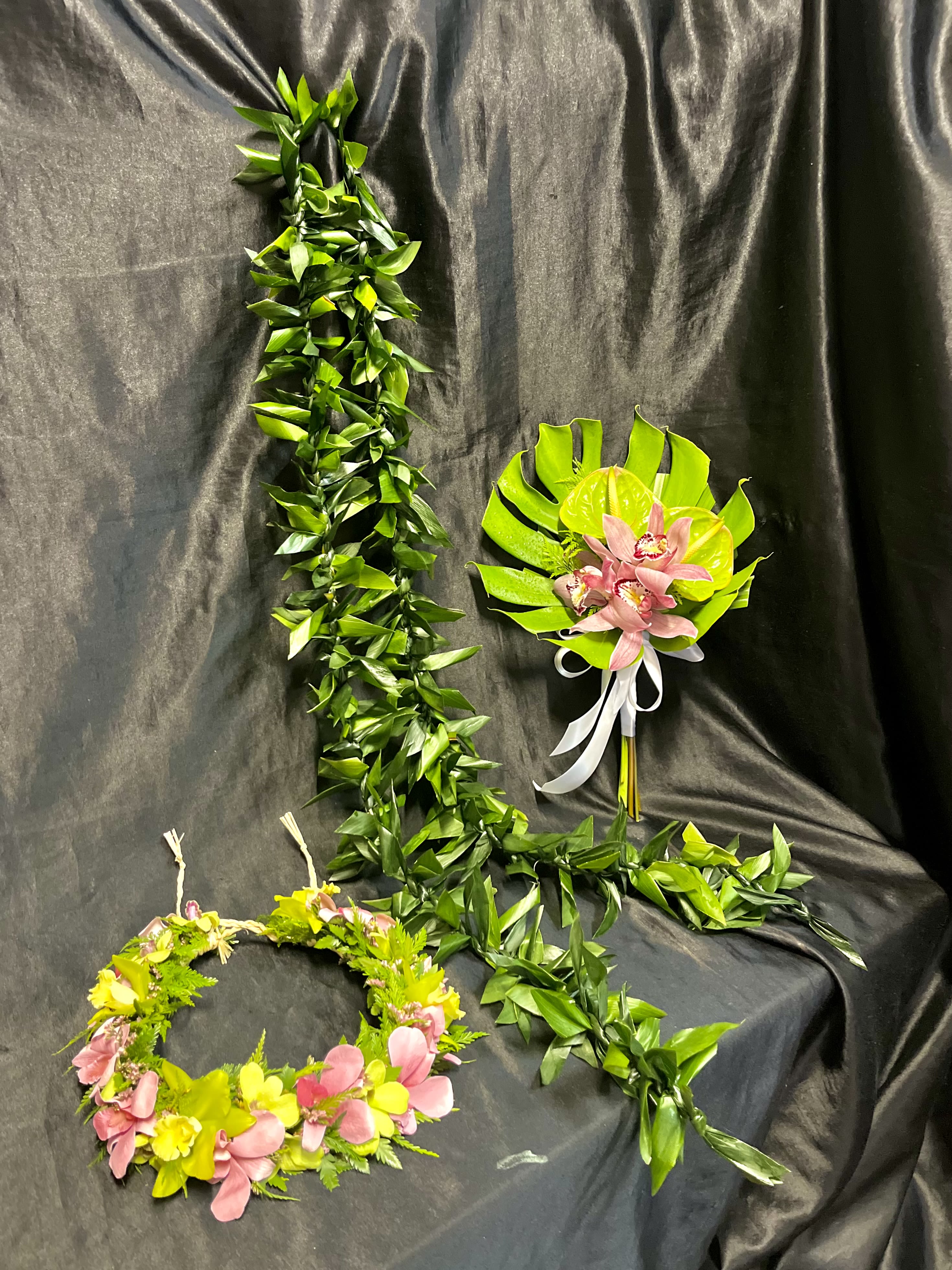 Simple Tropical Bride and Groom Set in Lihue, HI | Flowers Forever LLC