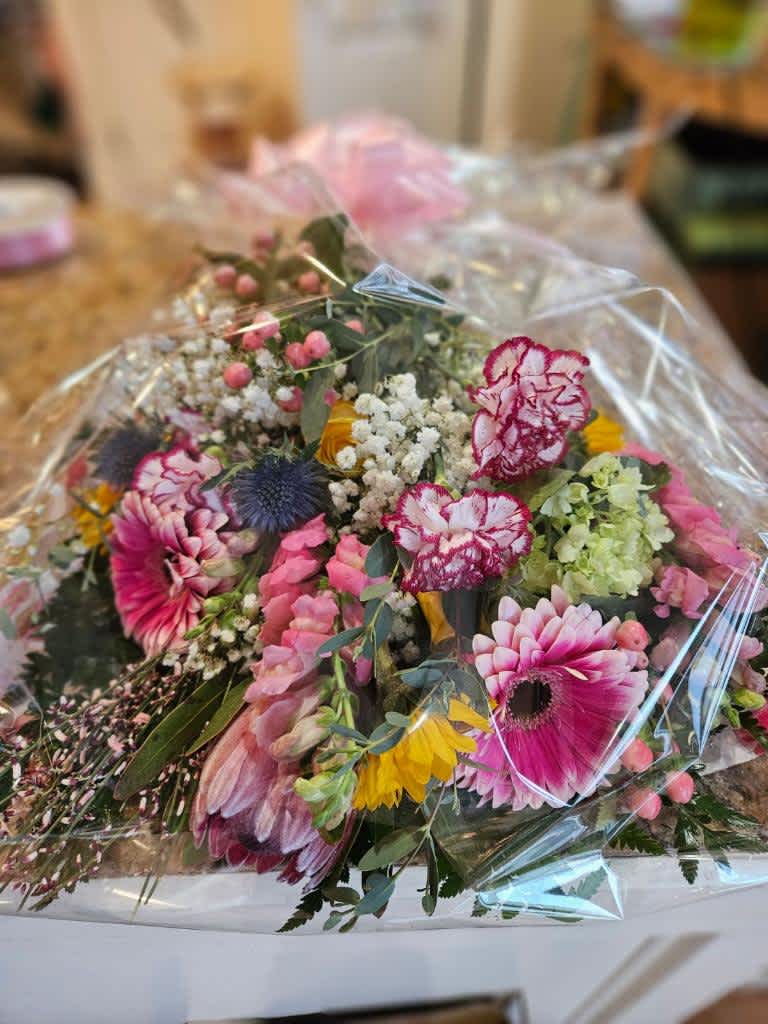 Valentine Ultimate Presentation Bouquet by Floral Art Designs