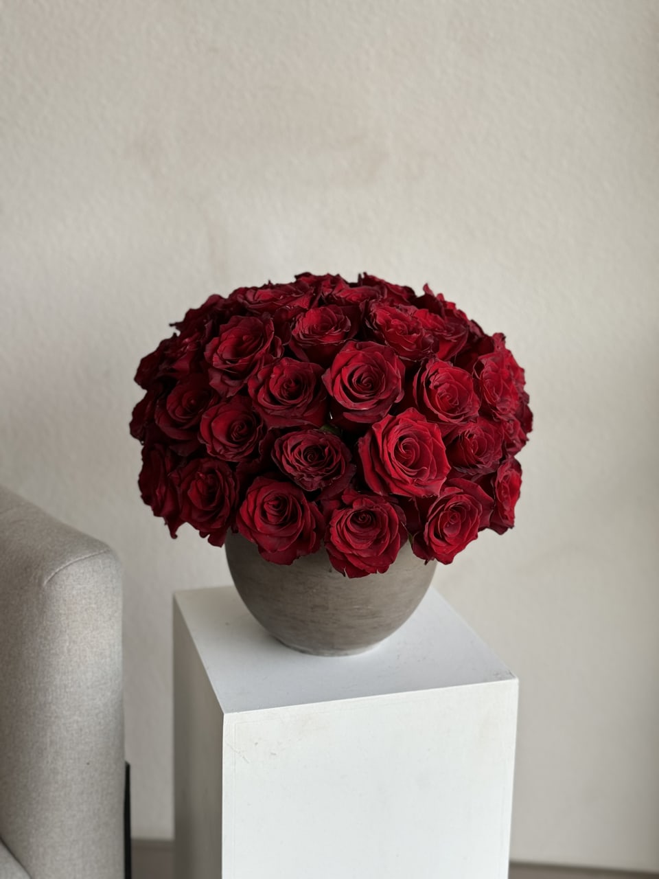 Ruby Radiance: 60 Red Roses in Ceramic Eleganceby La Fleurel