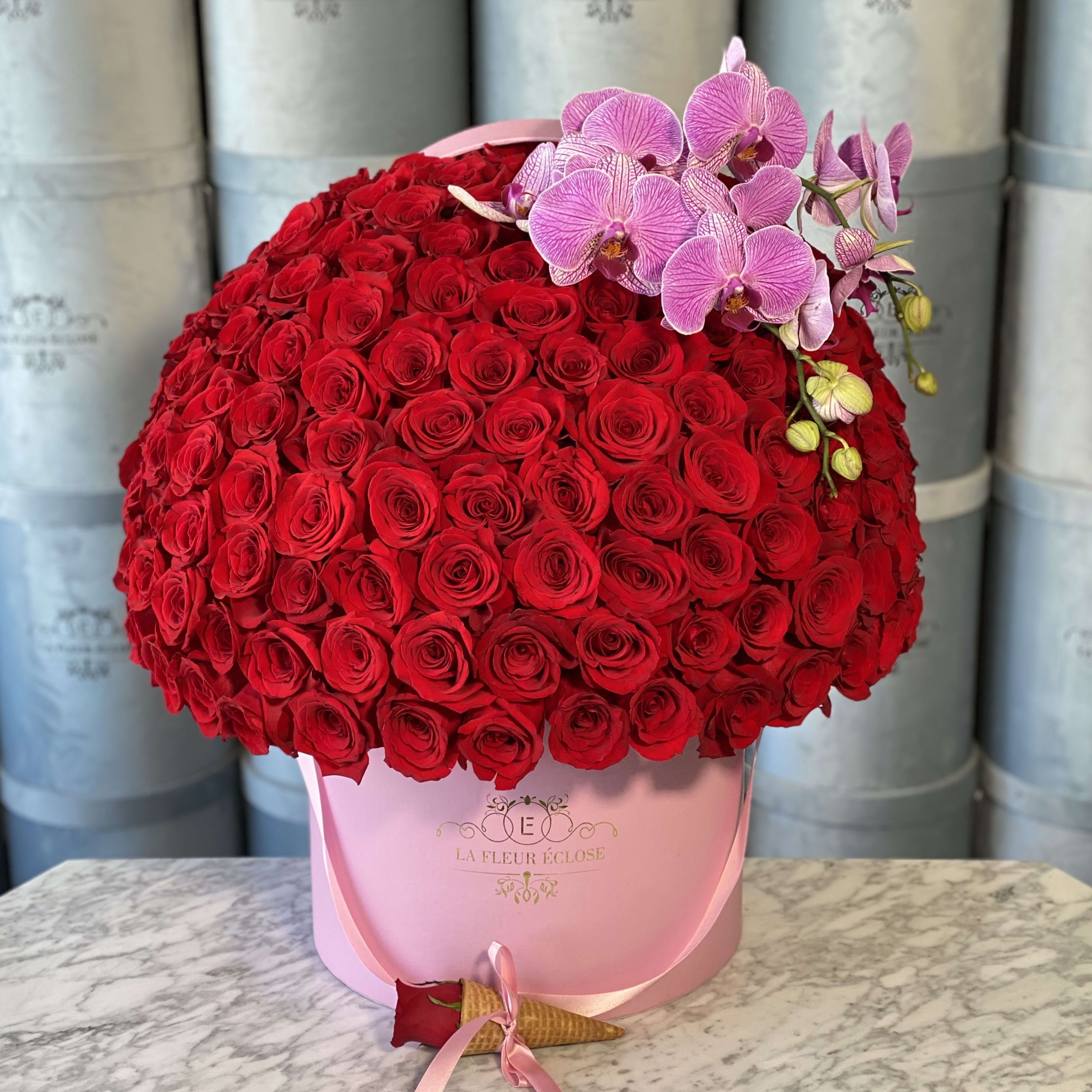 100 Red Roses In A Pink Box VD in Encino, CA | La Fleur Eclose