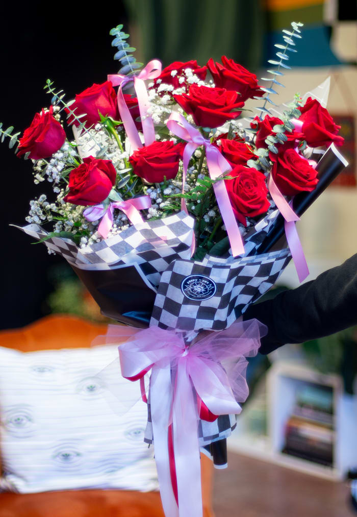 Dozen Wrapped Roses in Sacramento, CA | Poppy + Pot