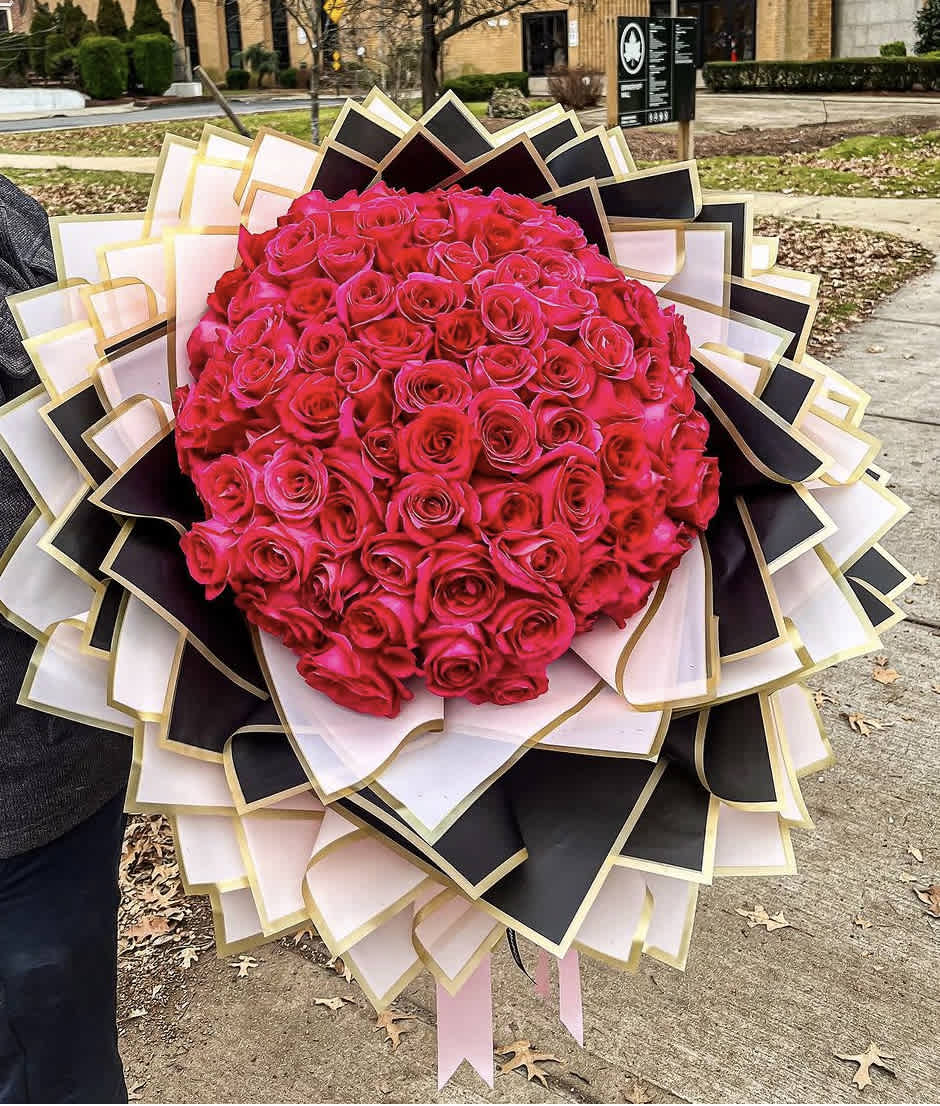 100 ROSES BOUQUET - ELEGANCE IN BLOOM | TIZARAH & CO.by Tizarah & Co