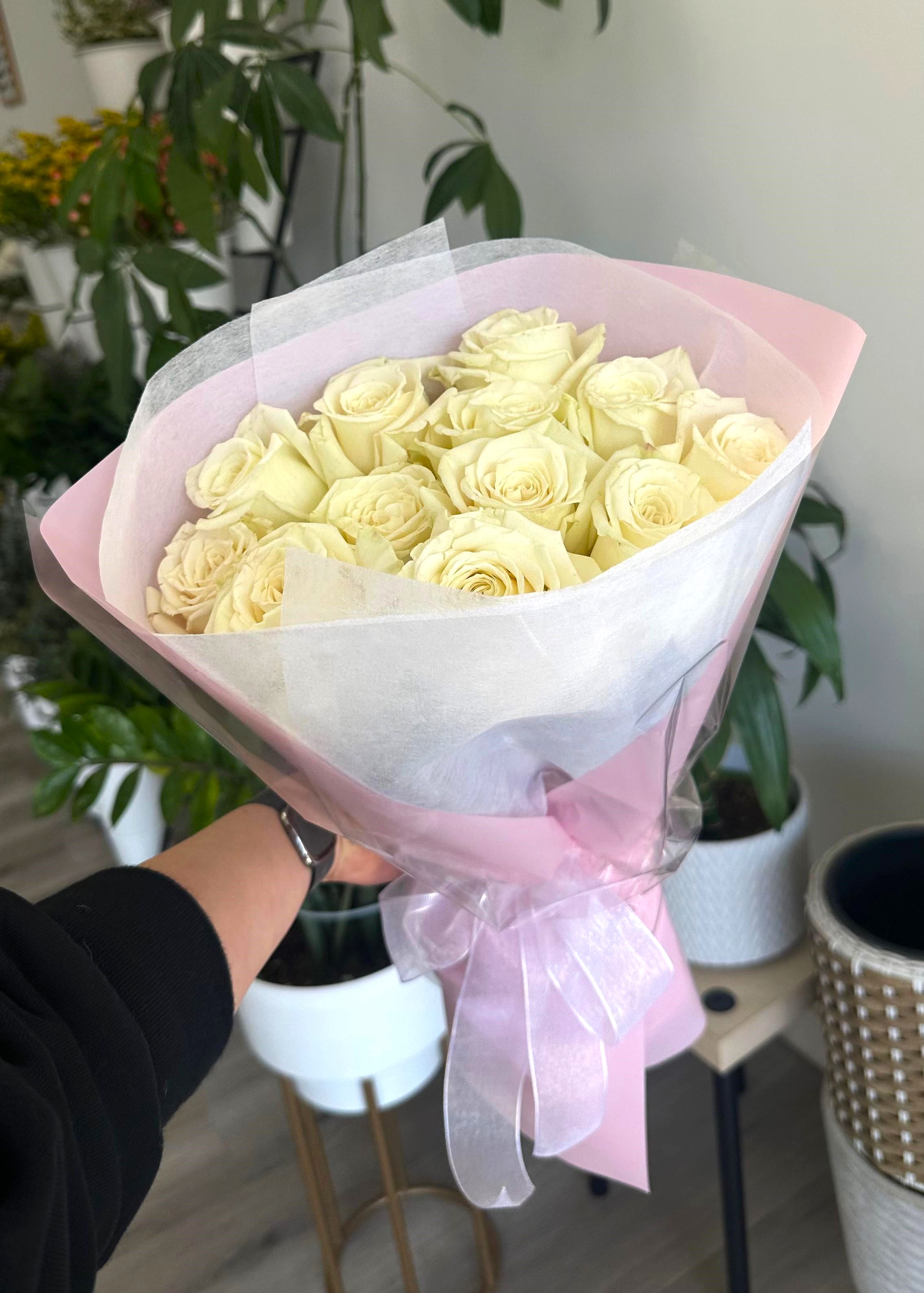 DOZEN OF LOVE IN WHITE in Los Angeles, CA | Rosse Flower Arrangements