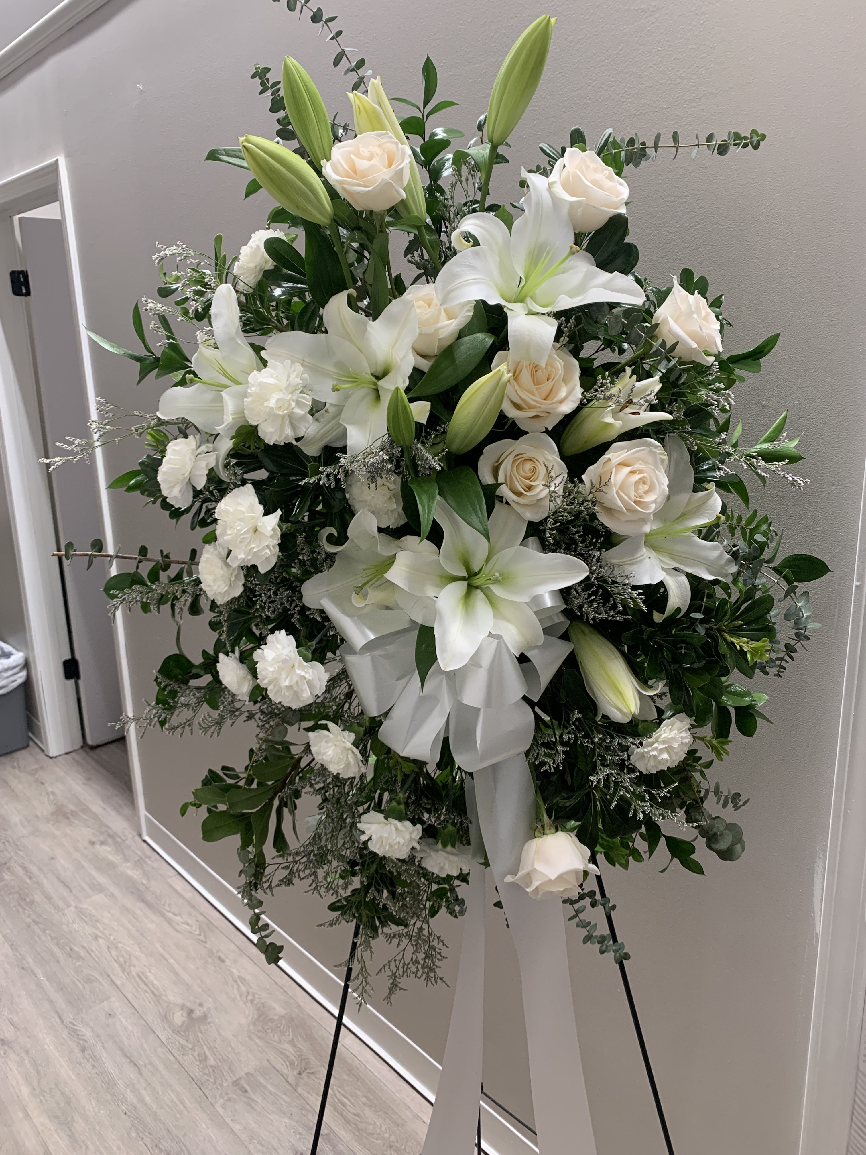 White Round Spray in Chicago, IL | Casablanca Design Co. Chicago