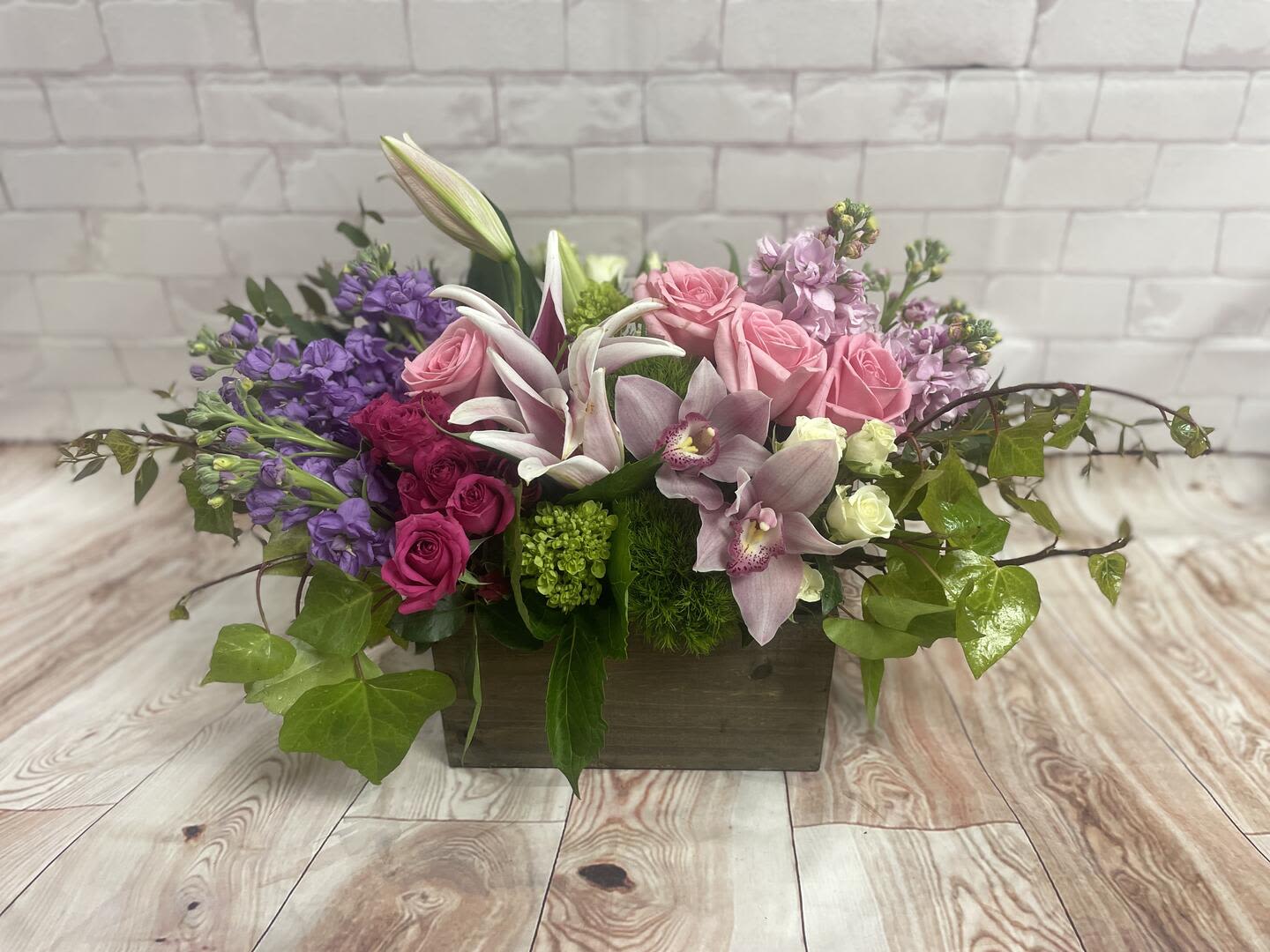 Fresh spring mix in a box or cube (container will vary based on ...